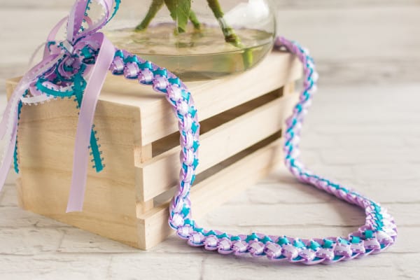 Super Easy Hawaiian Eyelash Yarn Lei Tutorial - Fuzzy Single Straw Lei ...
