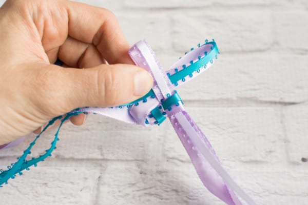 How to Make a Three Color Ribbon Lei - The Artisan Life