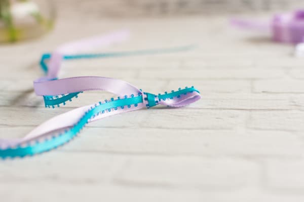 How to Make a Three Color Ribbon Lei - The Artisan Life